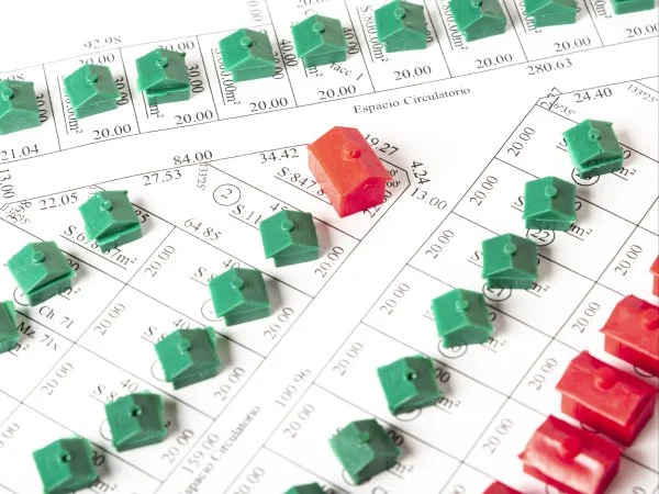 Decyzja o warunkach zabudowy – kiedy potrzebna i jak ją uzyskać?